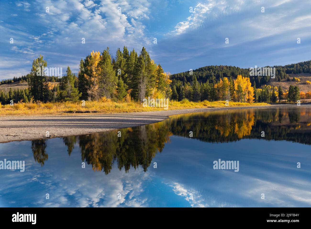 Tranquil autumn scene along Snake River, Grand Teton National Park ...