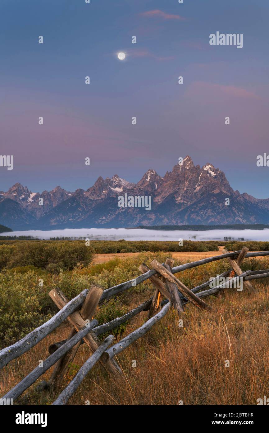 Full moon over the Teton Range at Cunningham Ranch, Grand Teton ...