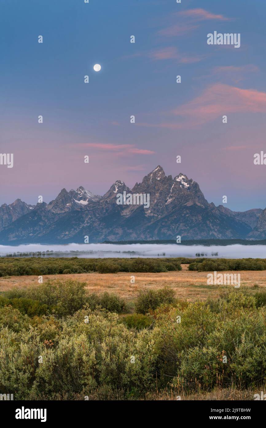 Full moon over the Teton Range at Cunningham Ranch, Grand Teton ...