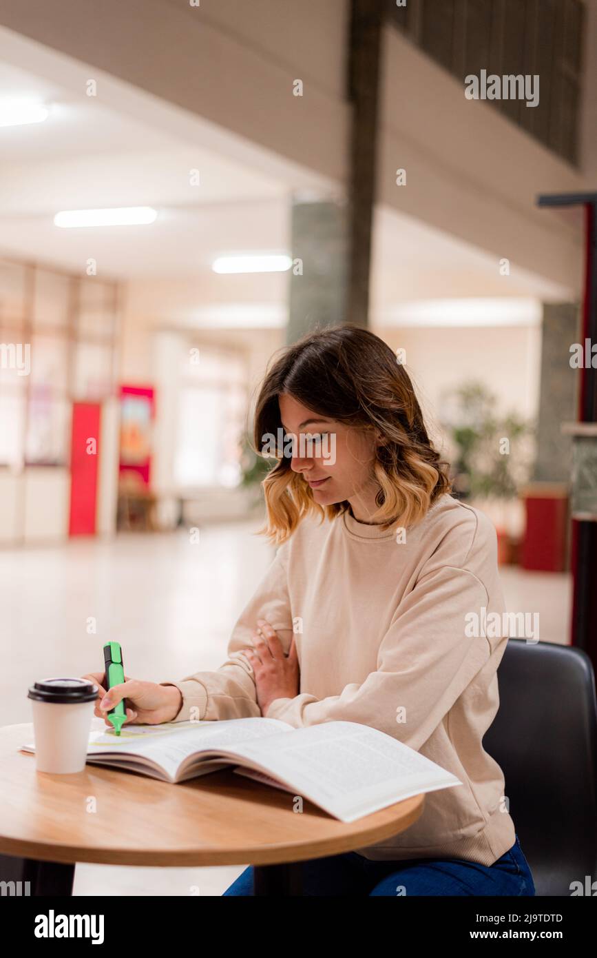 Girl underlining hi-res stock photography and images - Alamy