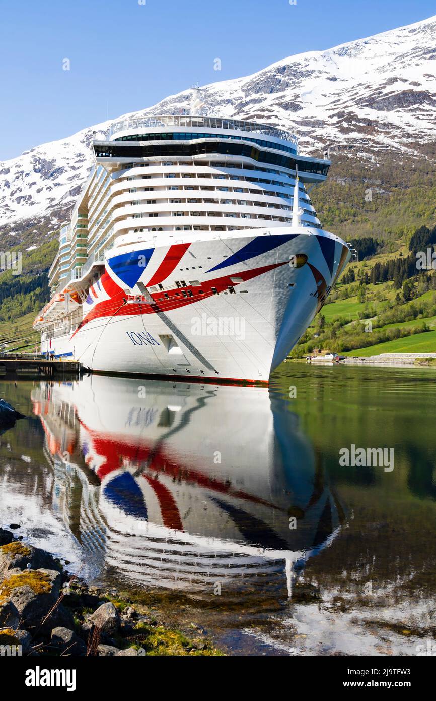 Iona cruise ship hi-res stock photography and images - Alamy