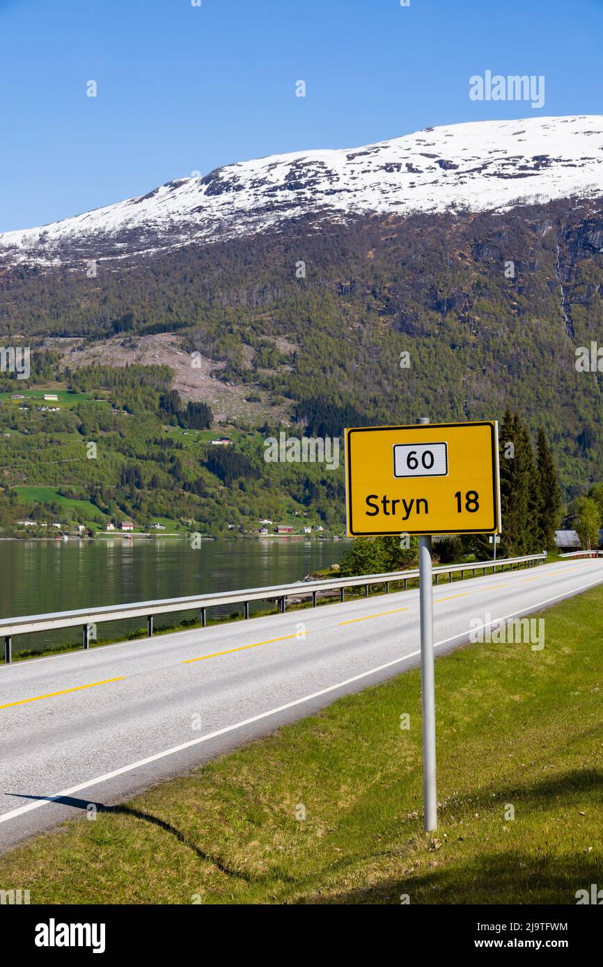 Norwegian road sign hi-res stock photography and images - Alamy