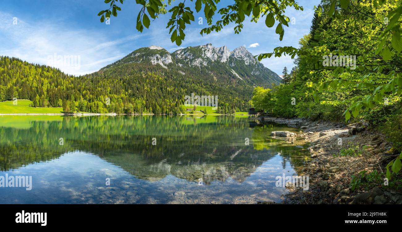 Mountain landscape reflected in the idyllic Hintersteiner See in Tyrol ...