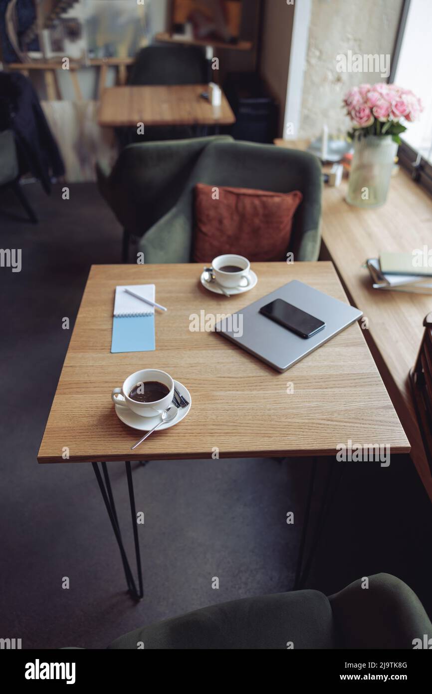 Empty table cafe top view hi-res stock photography and images - Alamy