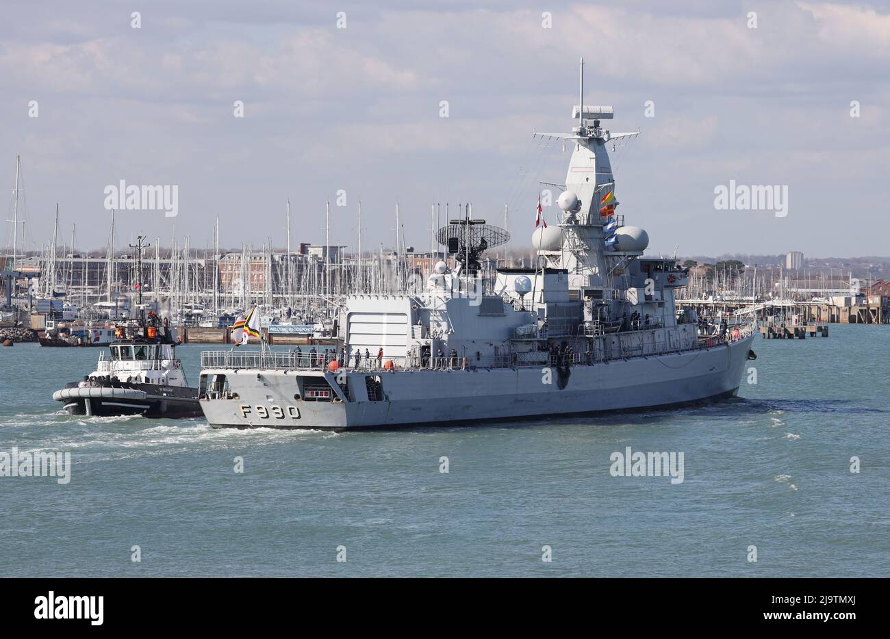A tug moves close to the stern of the Belgian Navy frigate BNS LEOPOLD ...