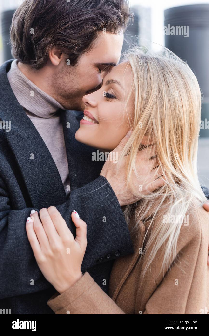 Hug neck hi-res stock photography and images - Alamy
