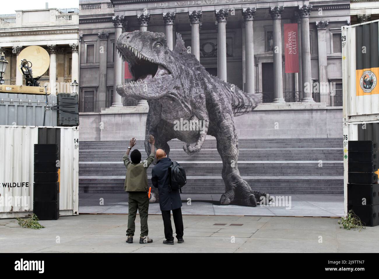 25th May, 2022. London, UK, A keeper controls the dinosaur. Jurassic ...