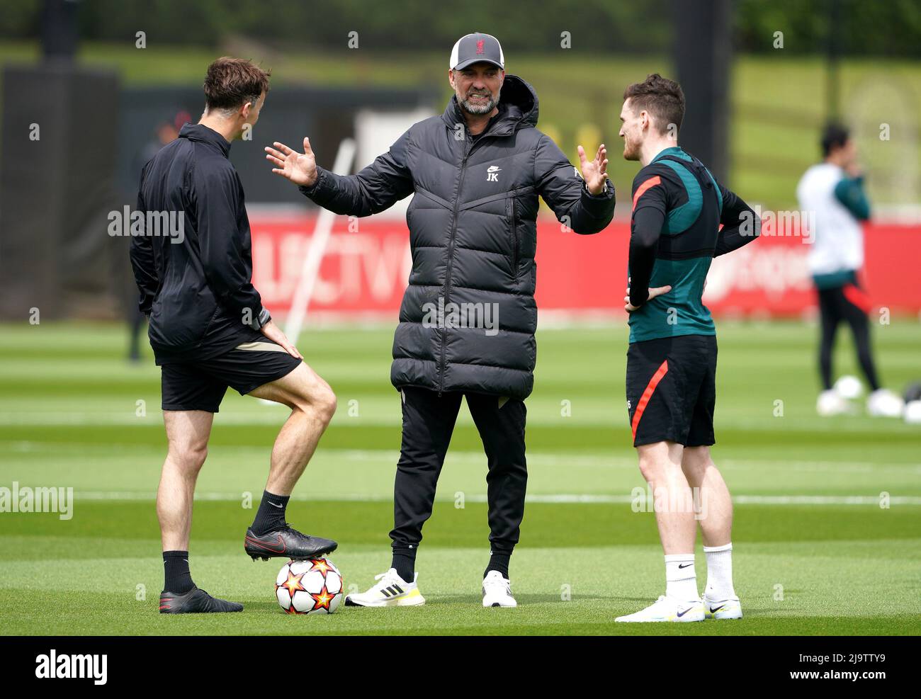 Liverpool manager Jurgen Klopp (centre), Andrew Robertson (right) and ...