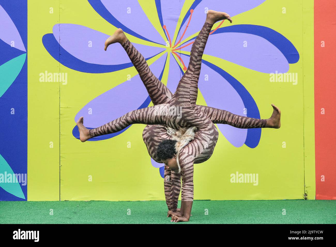 London, UK. 25th May, 2022. Contortionists and acrobats Semeret ...