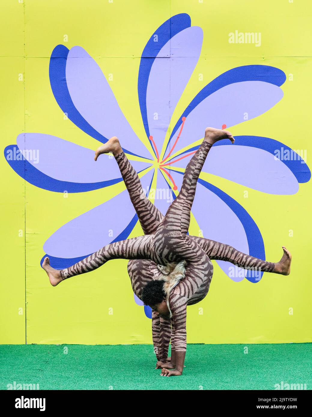 London, UK. 25th May, 2022. Contortionists and acrobats Semeret ...