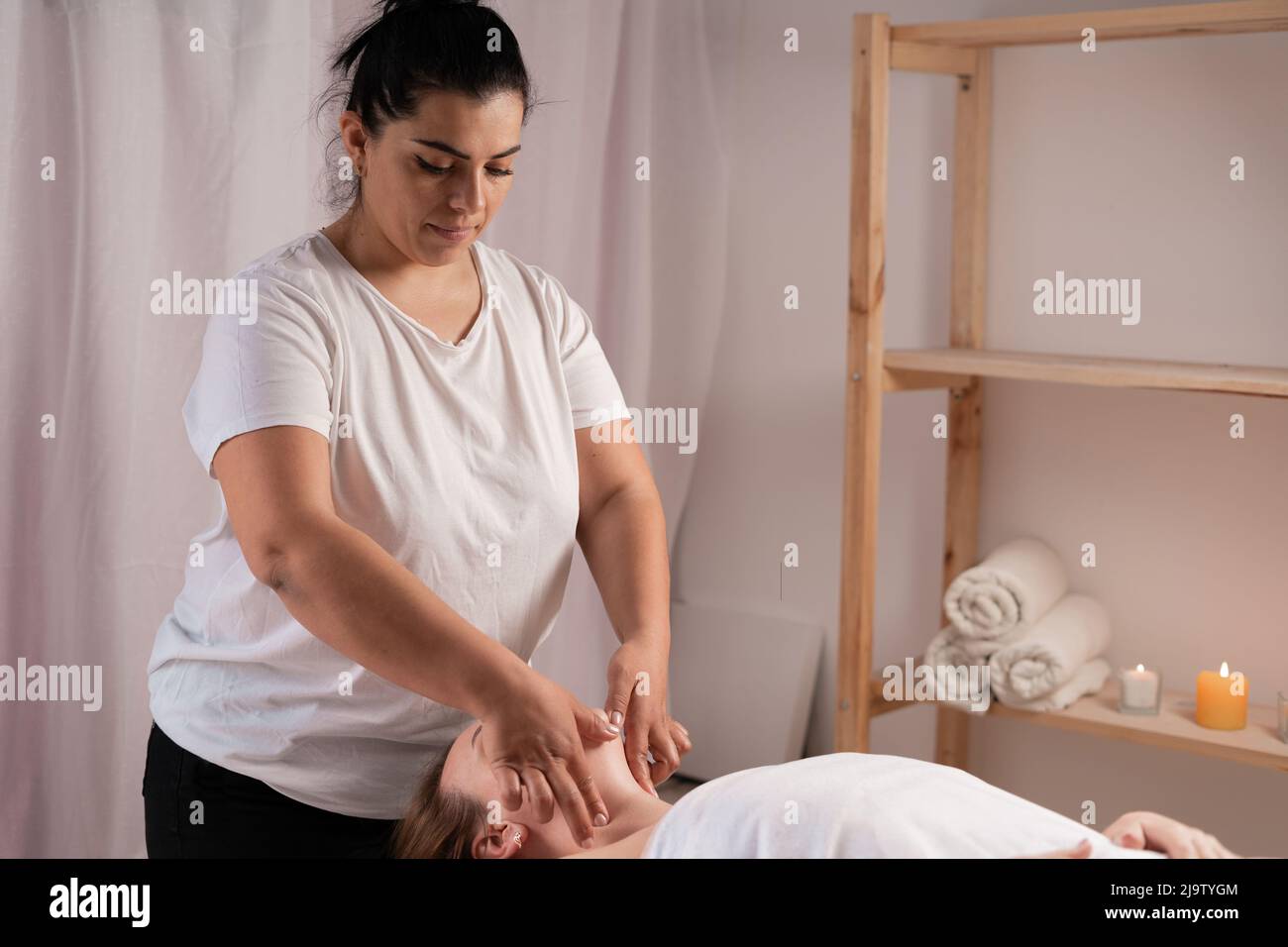 Beauty masseur hi-res stock photography and images - Alamy