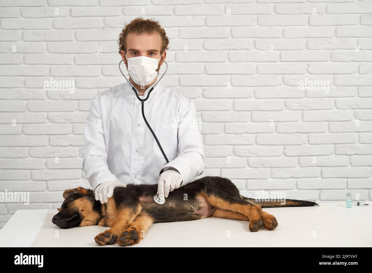 Doctor, examination, checkup hi-res stock photography and images - Alamy