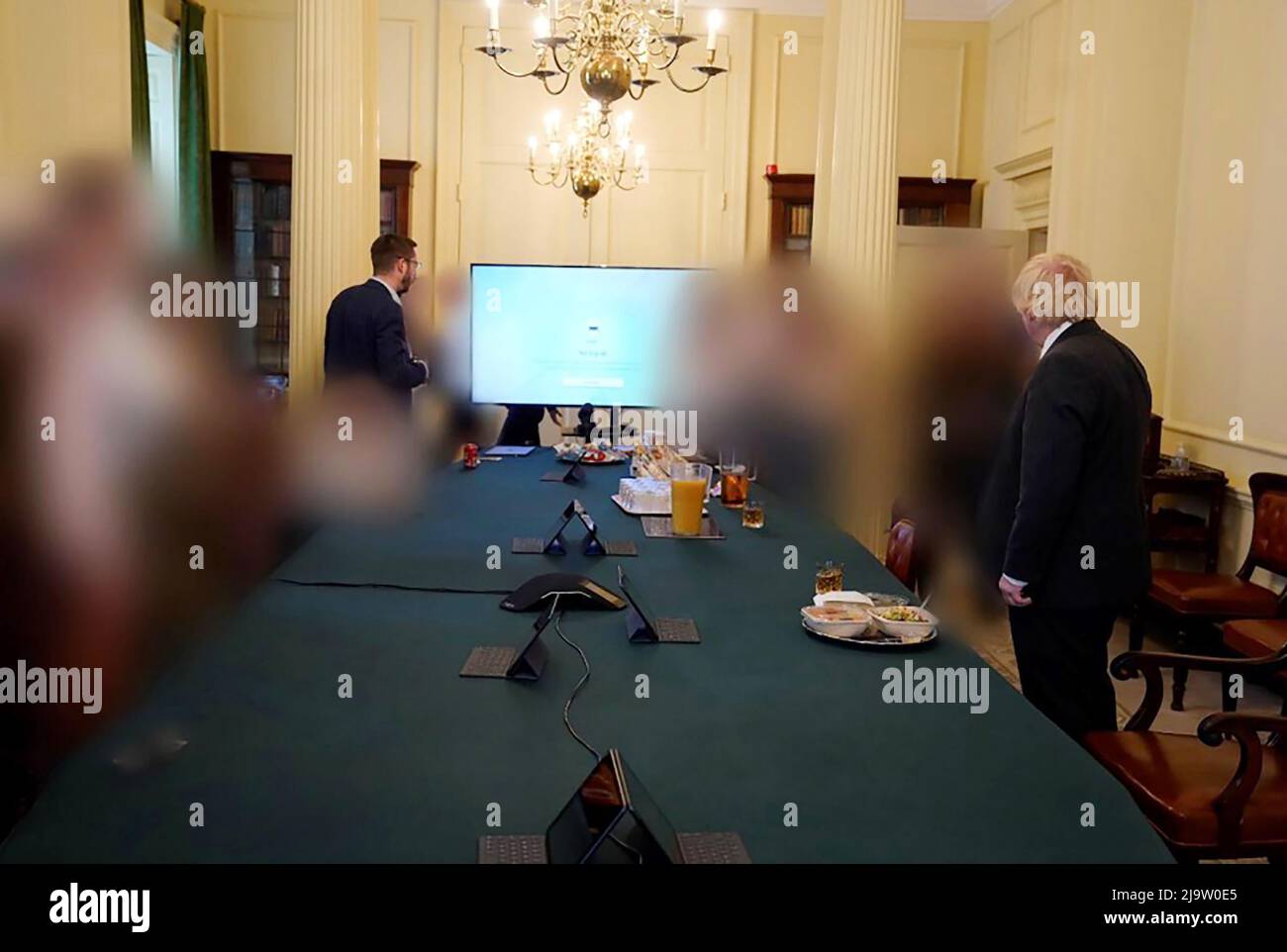 PM pictured drinking at No 10 party during lockdown Photographs ...