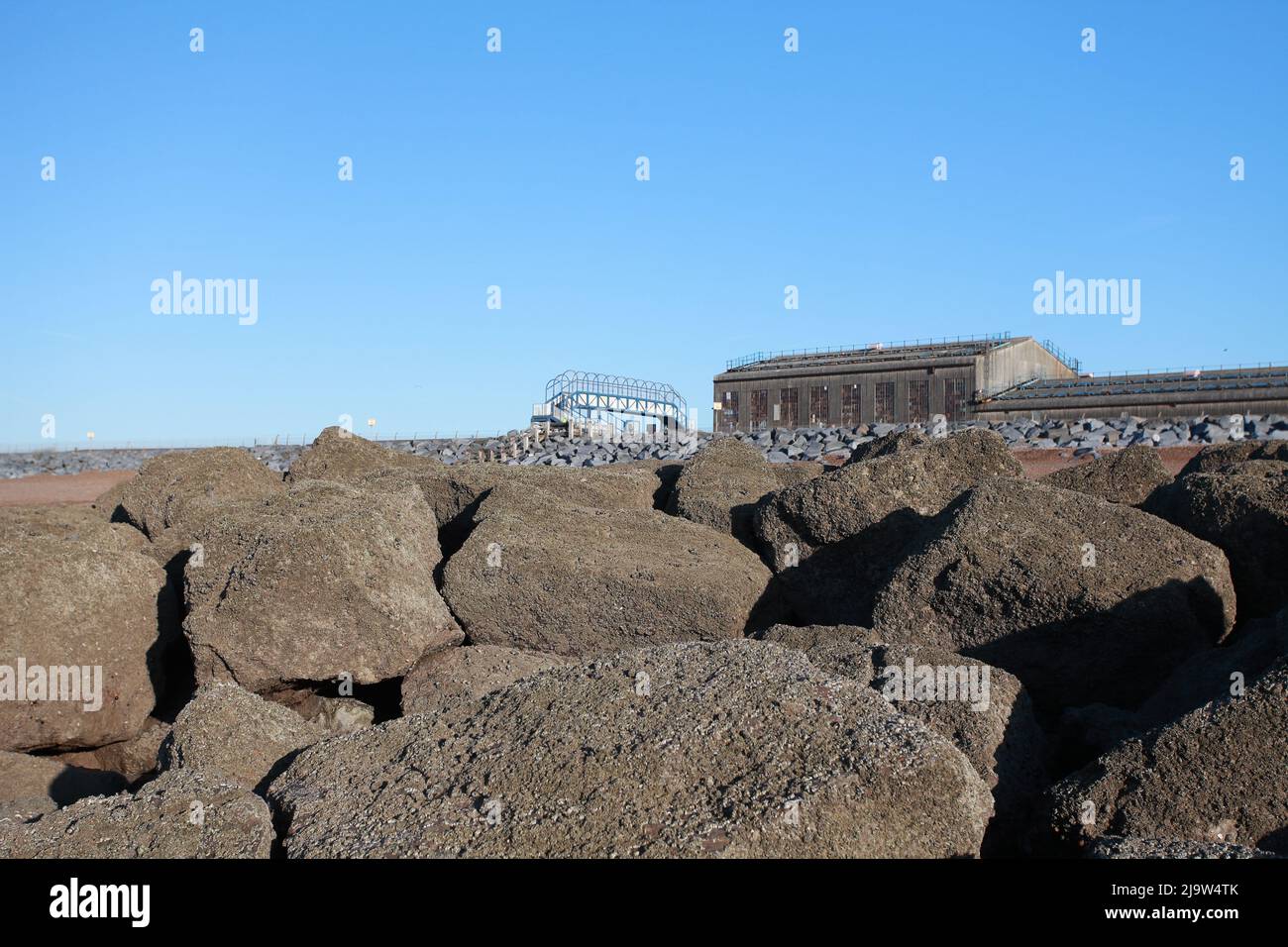 Bulverhythe's beach with Bridge Way (footbridge over the railway to the ...