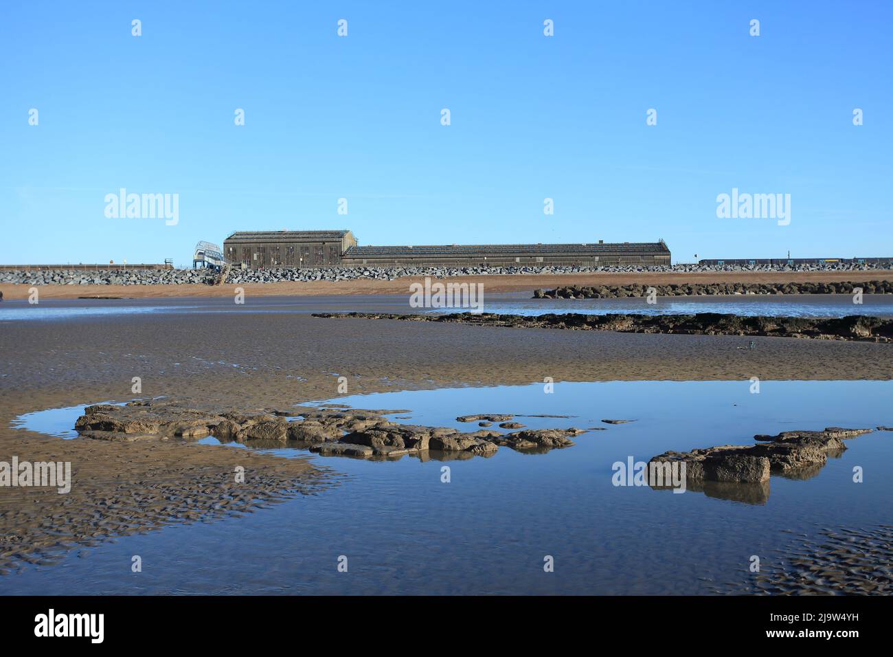 Bulverhythe's beach with Bridge Way (footbridge over the railway to the ...