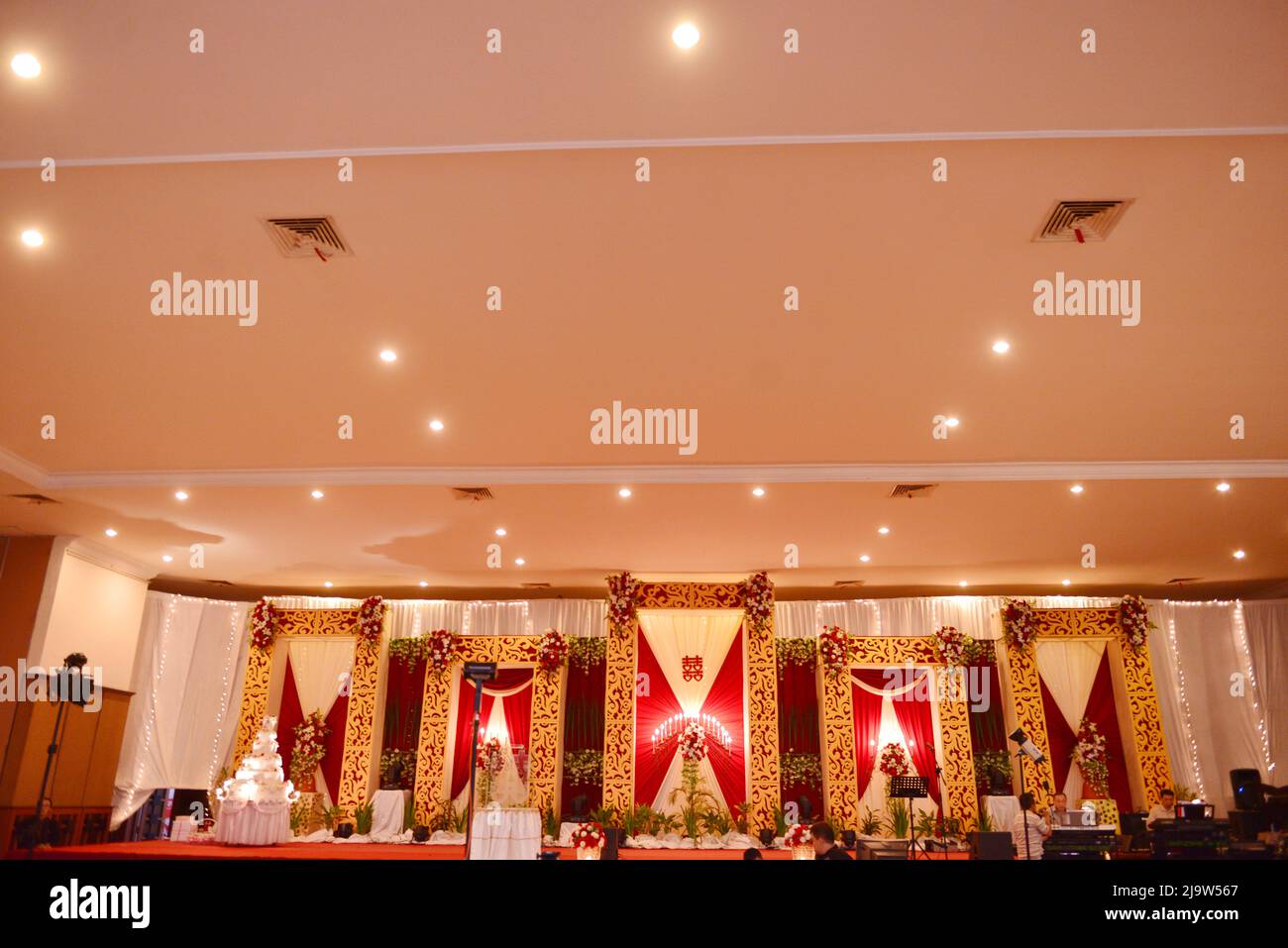 Wedding stage hi-res stock photography and images - Alamy