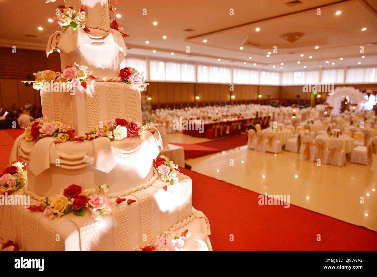 Stage cake hi-res stock photography and images - Alamy