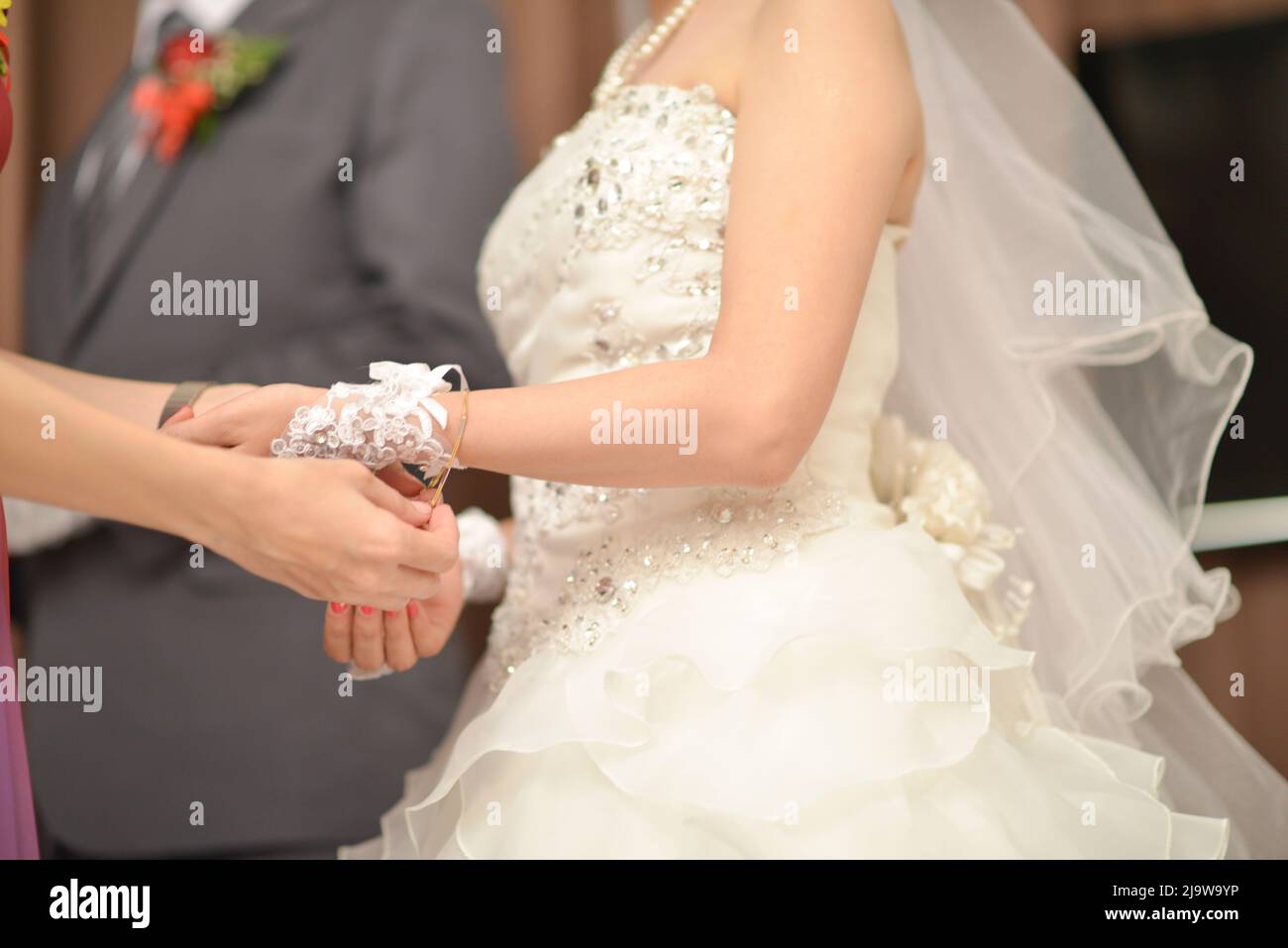 wedding gold bracelet Stock Photo - Alamy