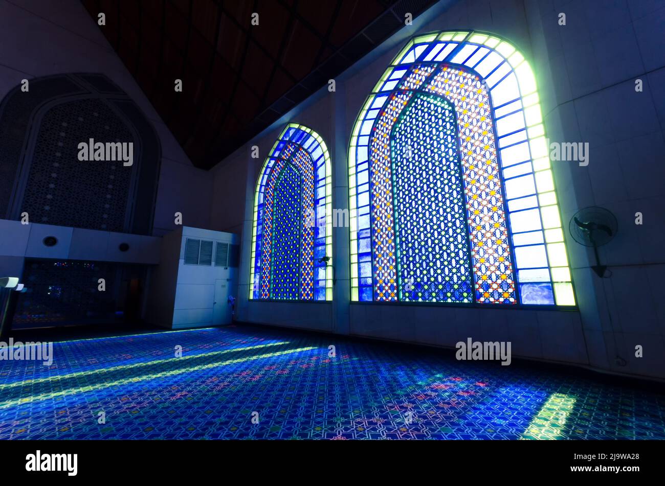 The Sultan Salahuddin Abdul Aziz Shah Mosque is the state mosque of ...