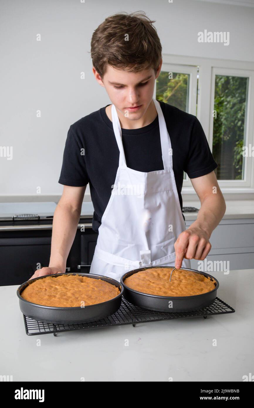 Cake testing hi-res stock photography and images - Alamy