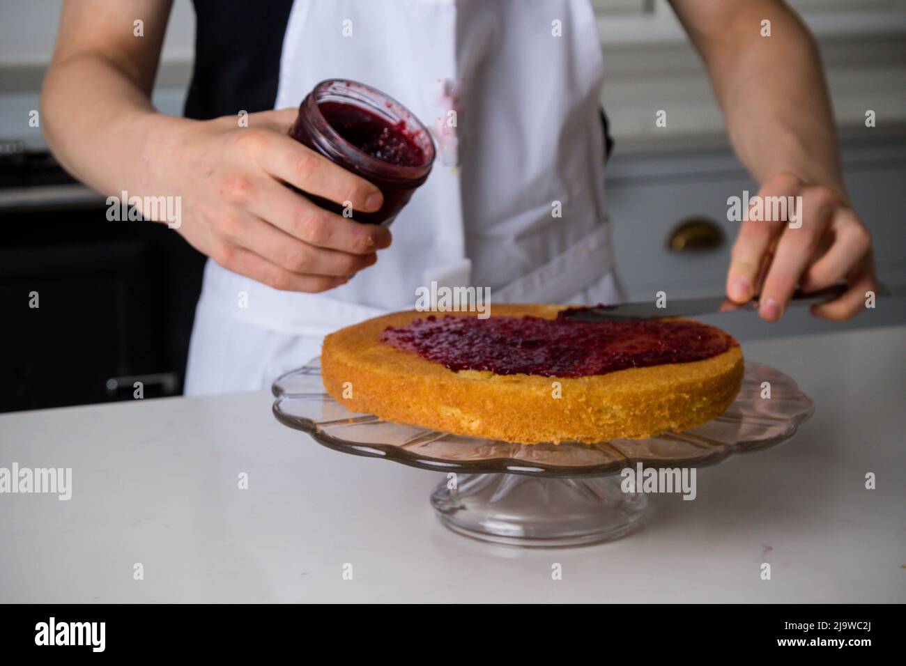 Spreading jam hi-res stock photography and images - Alamy