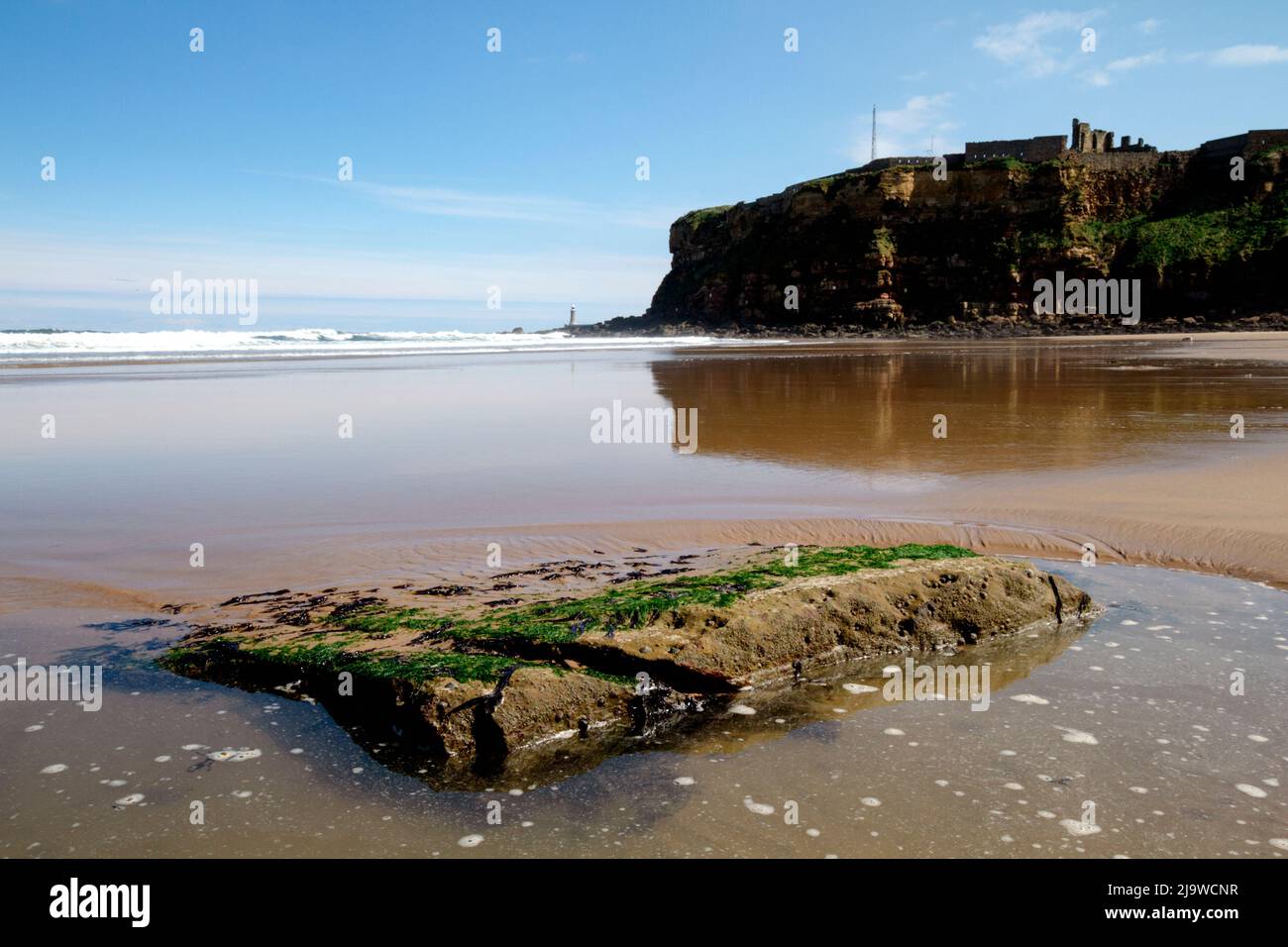 King edwards bay and tynemouth priory hi-res stock photography and ...