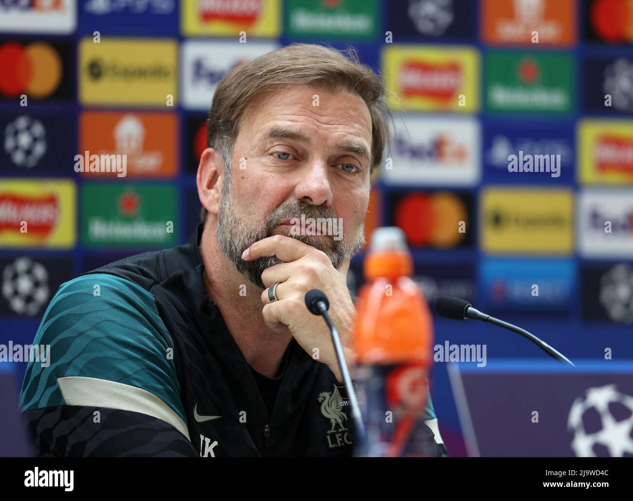 Jurgen klopp 2022 training hi-res stock photography and images - Alamy