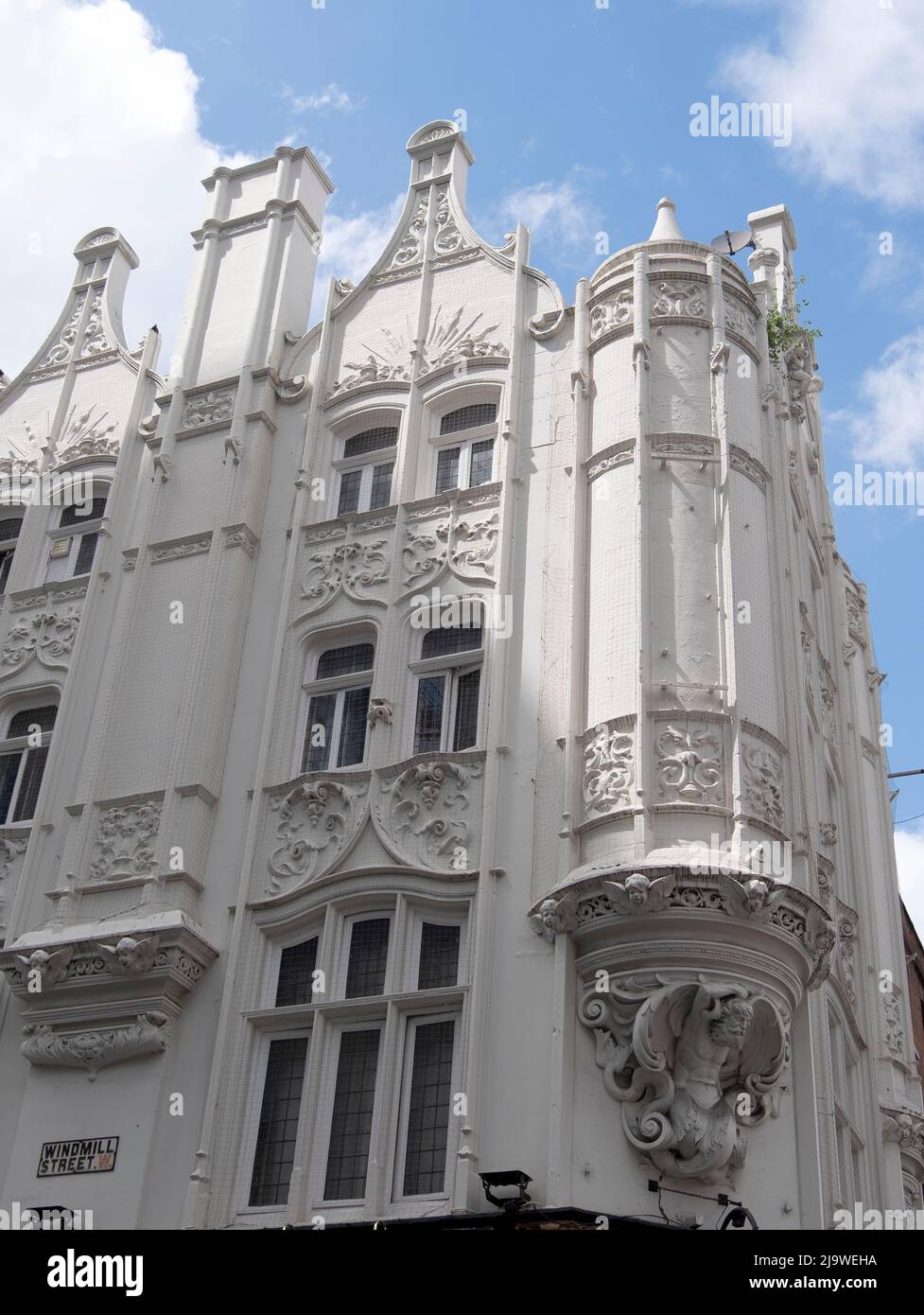 Beautiful house exterior in central London Stock Photo - Alamy