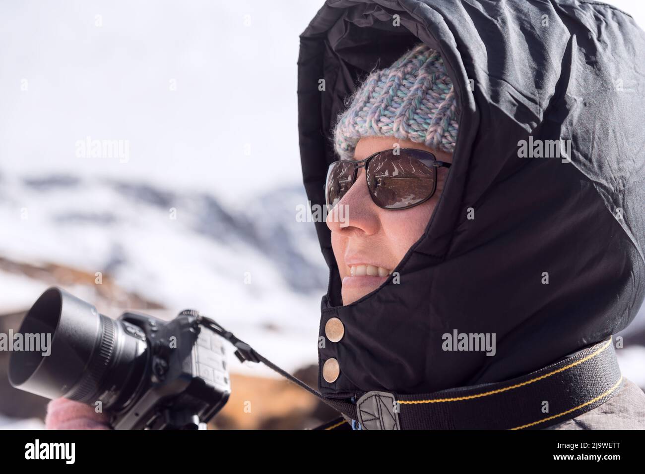 WOMAN TAKING PICTURES IN SNOWY MOUNTAIN. HORIZONTAL PHOTOGRAPH Stock ...