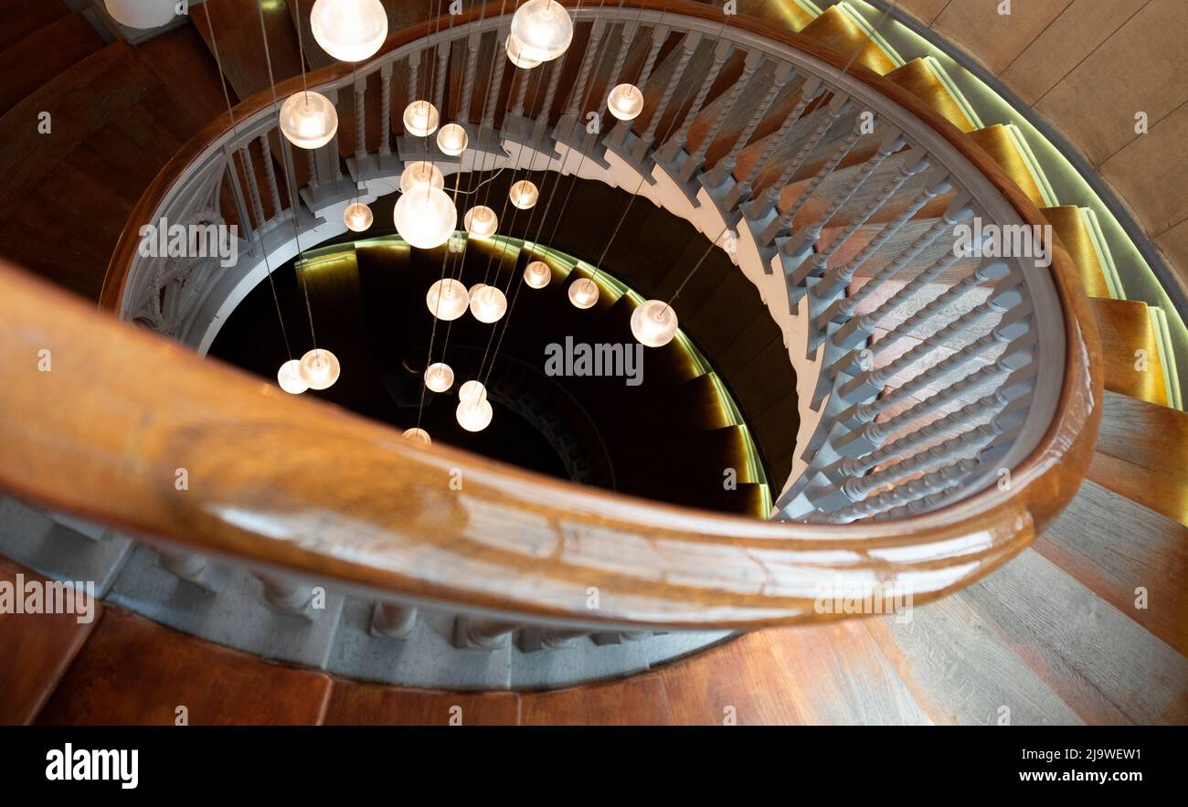 Heals building london hi-res stock photography and images - Alamy