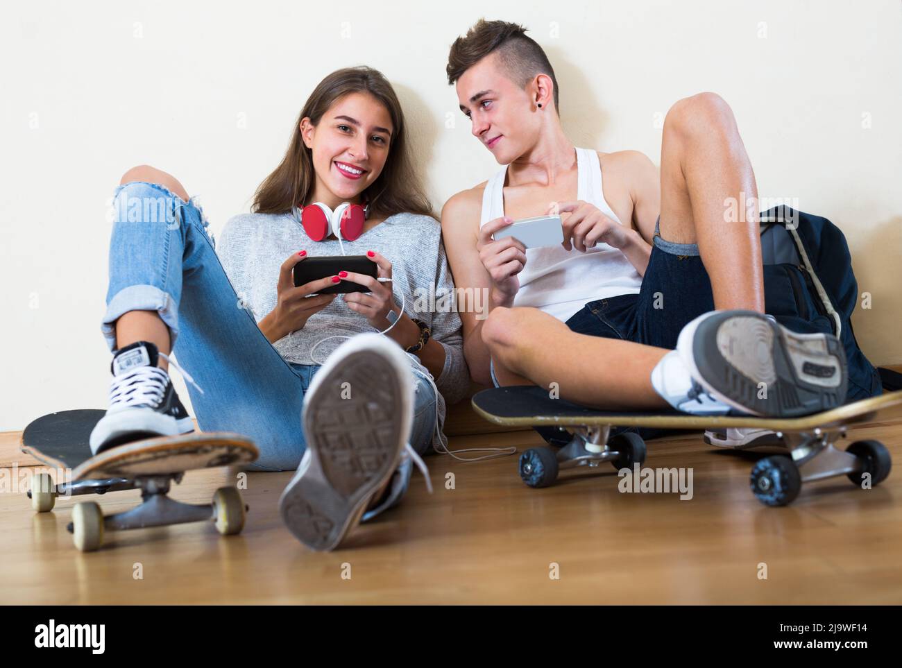 Girl and boy playing games online Stock Photo - Alamy