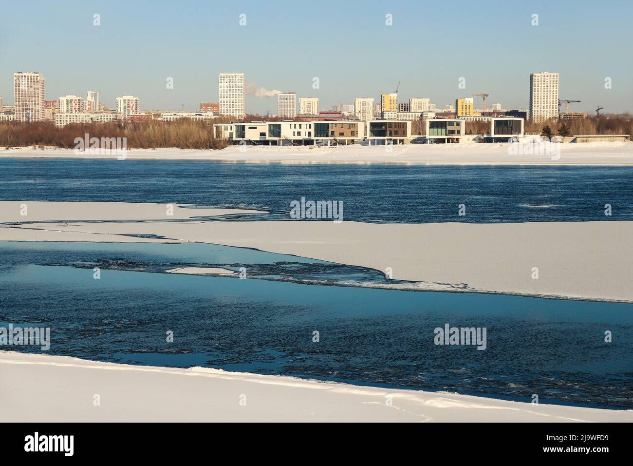 Side candid view hi-res stock photography and images - Alamy