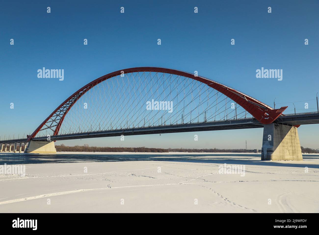 Red arch bridge hi-res stock photography and images - Alamy