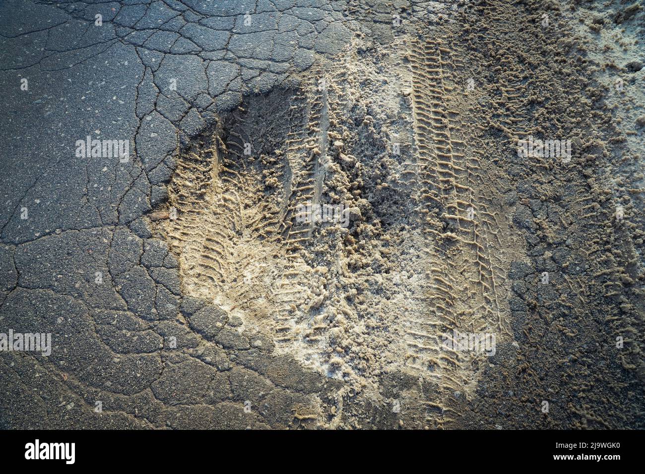 Damage insulation hi-res stock photography and images - Alamy