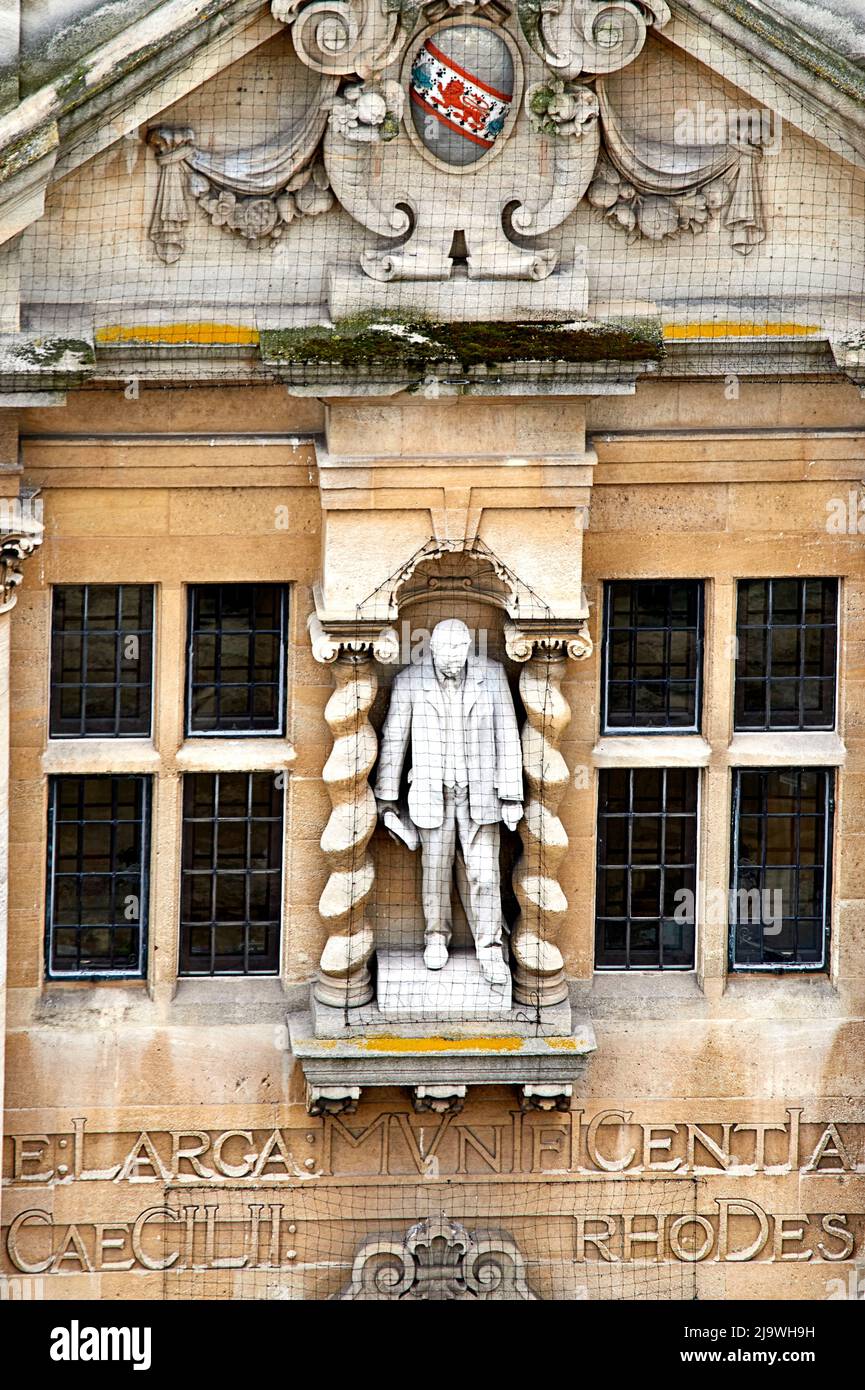 ORIEL COLLEGE OXFORD ENGLAND THE STATUE OF CECIL RHODES ON THE FACADE OF THE RHODES BUILDING IN ...
