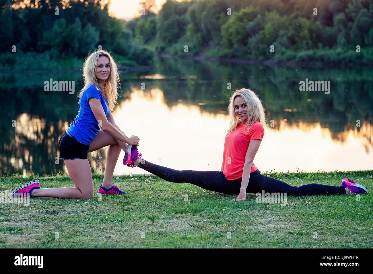 Twin sisters beach hi-res stock photography and images - Alamy