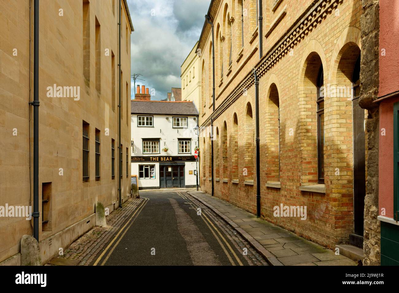 Lane leading to pub hi-res stock photography and images - Alamy
