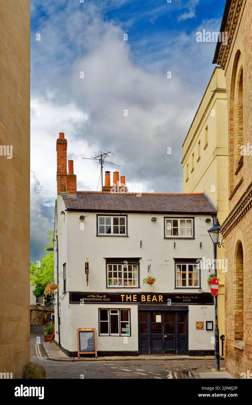 OXFORD CITY ENGLAND THE NARROW BEAR LANE LEADING TO THE SMALL BEAR PUB ...