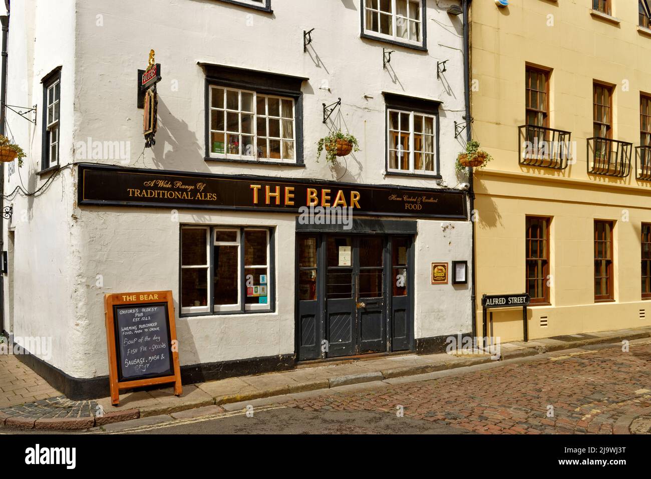 OXFORD CITY ENGLAND THE SMALL BEAR PUB THE OLDEST PUBLIC HOUSE IN ...