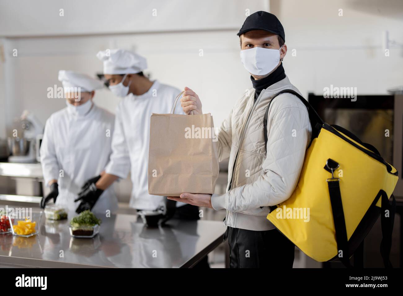Preparing take away food paper hi-res stock photography and images - Alamy