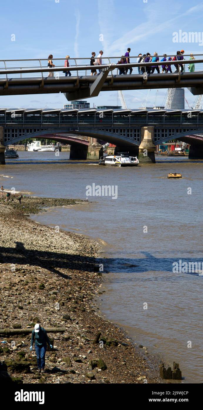 River thames beach hi-res stock photography and images - Alamy