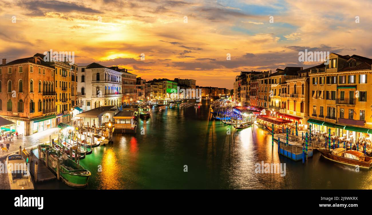 The Grand Canal buildings in twilight, view from Rialto Bridge, famous ...
