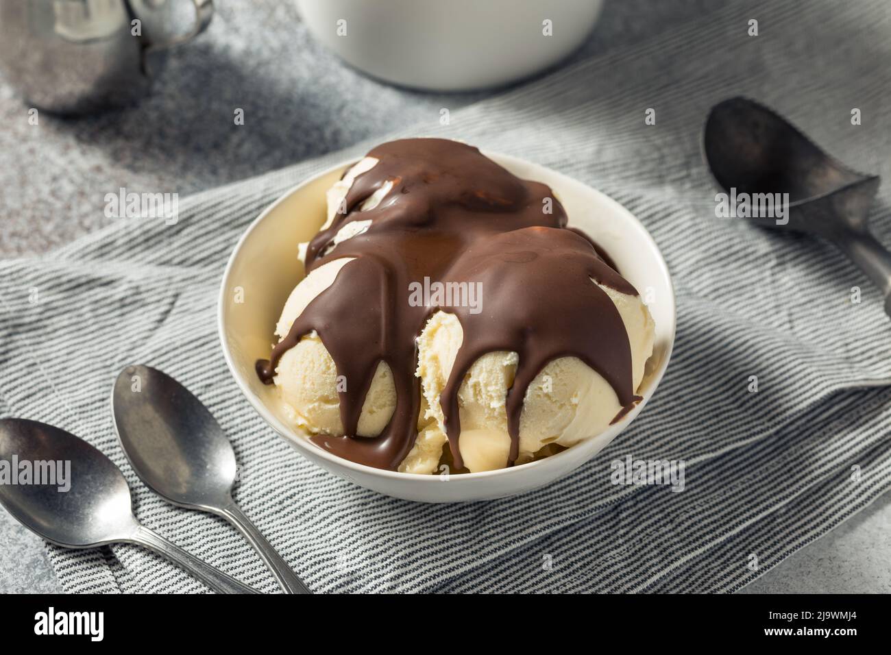Hard shell ice cream hi-res stock photography and images - Alamy