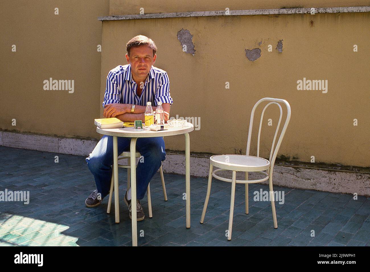 Anthony Hopkins in Rome 1984 Stock Photo - Alamy
