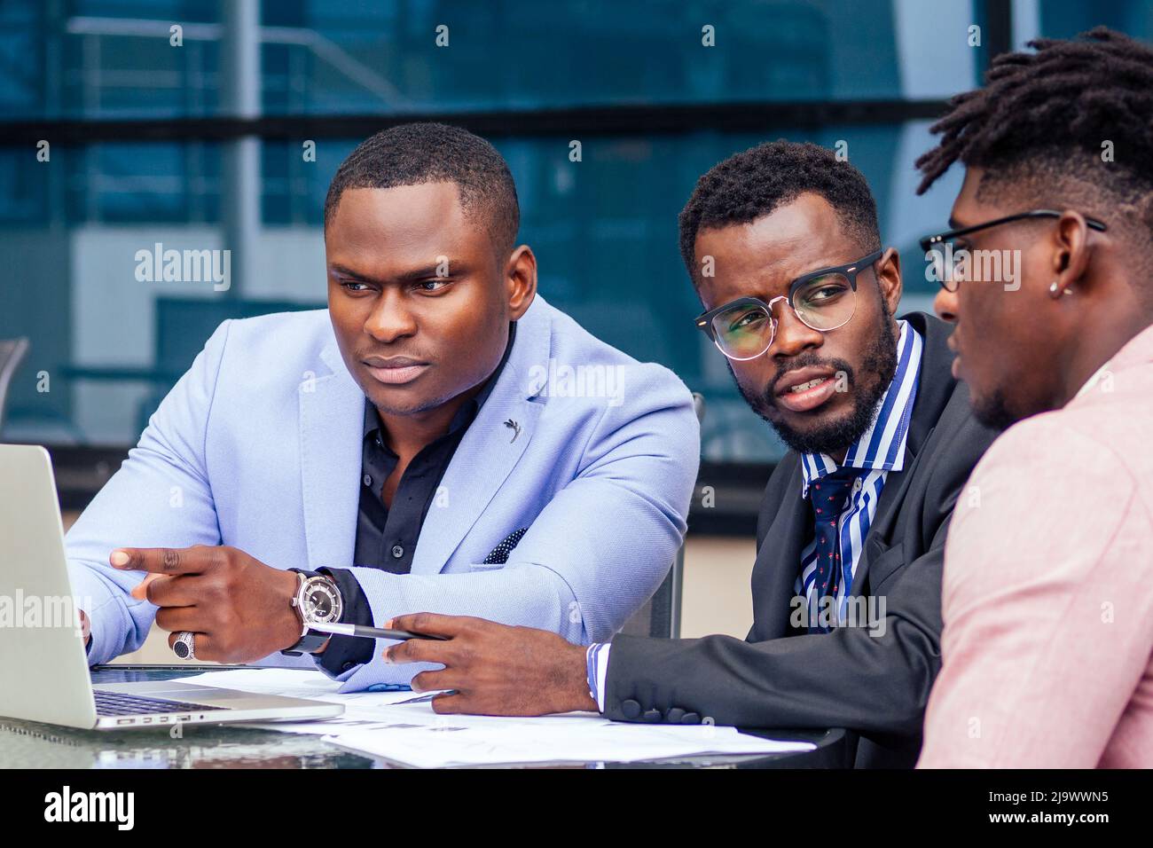 African men in suits in an office hi-res stock photography and images ...