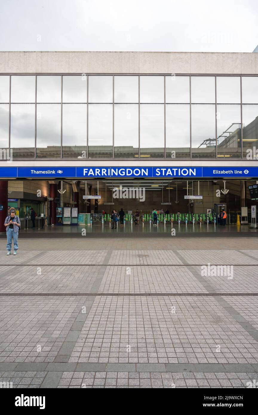 Exterior of Farringdon Thameslink and Elizabeth line railway station ...