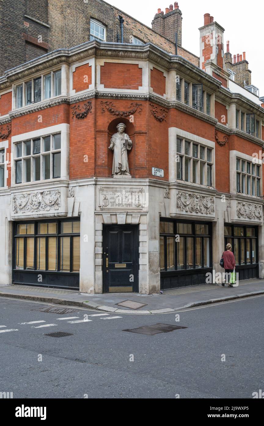 Facade of Thomas Moore Chambers, with statue above entrance door of Sir ...