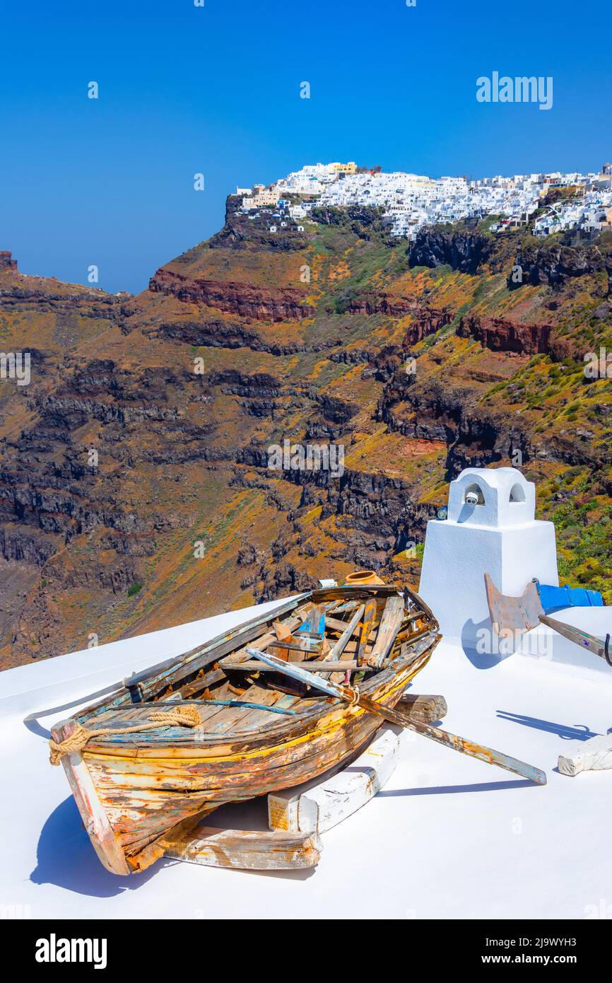Fira town, with view of caldera, volcano and cruise ships, Santorini ...