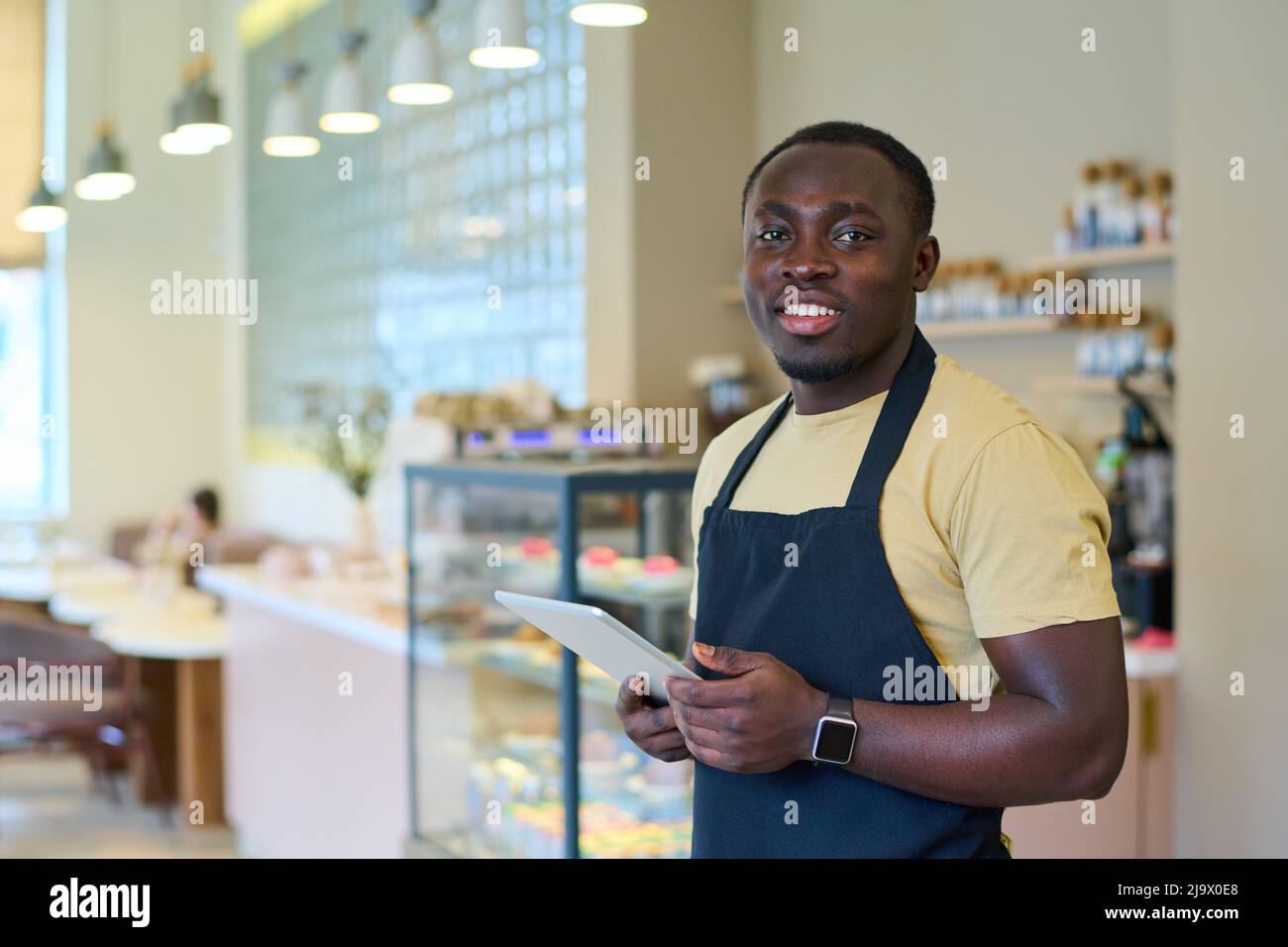 Black waiter uniform hi-res stock photography and images - Alamy