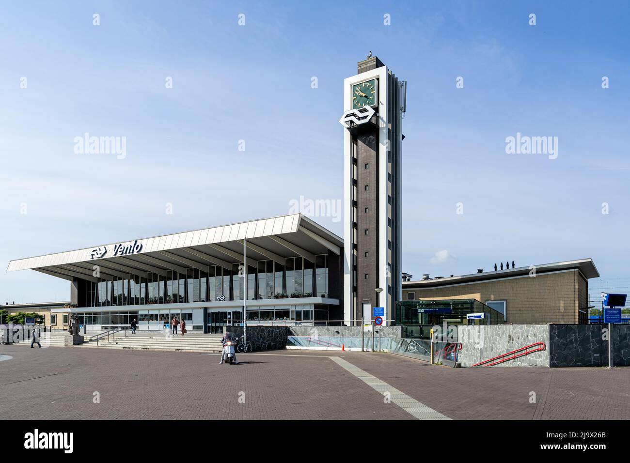 Venlo railway station Stock Photo - Alamy